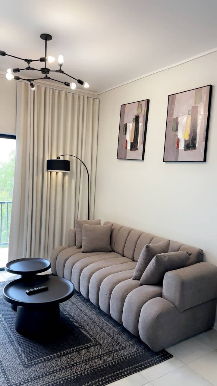Modern 2br Apartment With Peaceful Train View - Edenvale