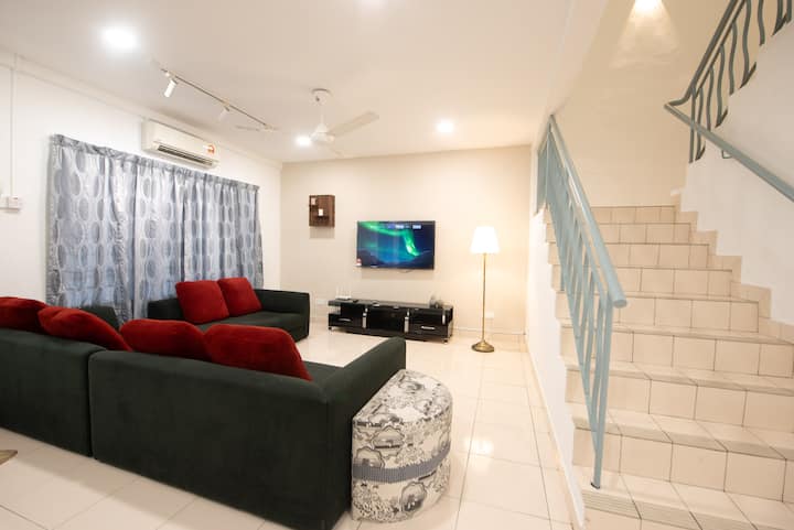 Lovely Family Home |12pax | 3 Min From Toll - Seremban