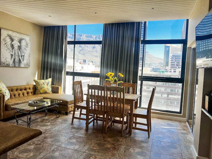 Large Comfy 2 Bed City Apartment - Fast Internet - Camps Bay