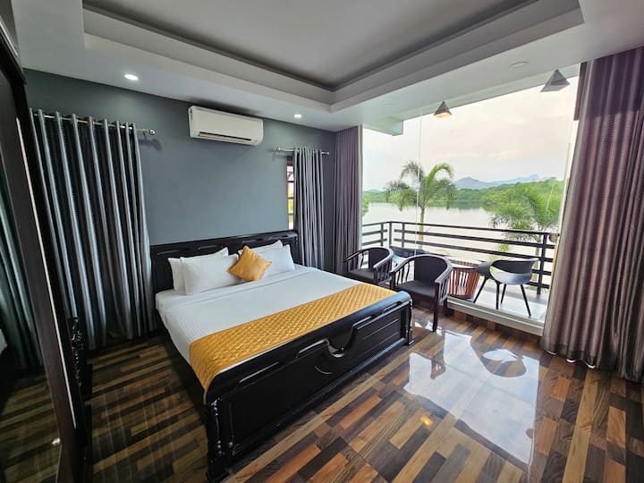 Tranquil Lakefront Retreat – Casa Lake View Room - Kerala