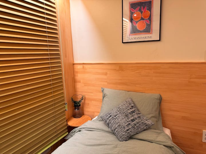 New/아늑한집/홍대공항철도7분&신촌역5분/개별공간/1인실+1인실/서울시 허가숙소 - Seoul