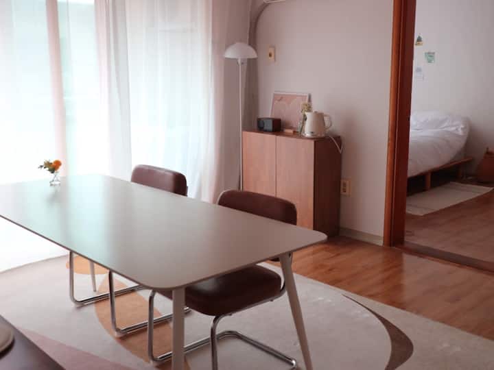 [느린 숙소] #15시퇴실#20시 입실#성심당 8분#은행동 카페거리1분#중앙로역3분 - Daejeon