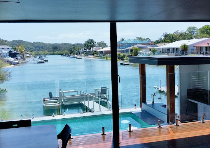 Private Riverfront Oasis With Swim Up Bar - Coolangatta