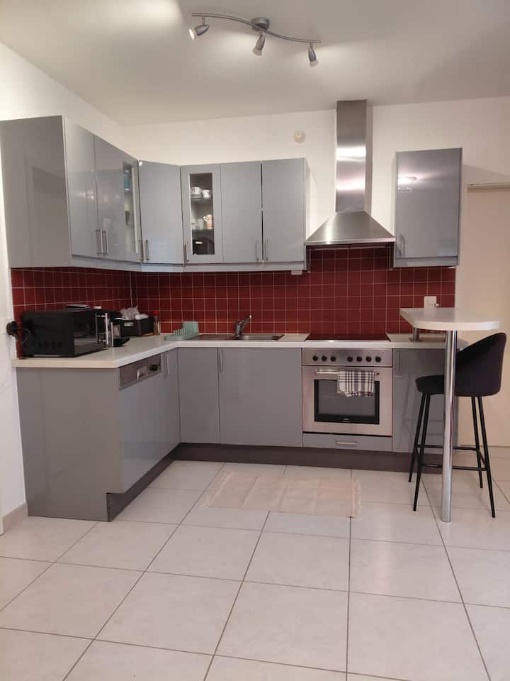 2 Zimmer Wohnung In Zürich City Wiedikon - Zürich