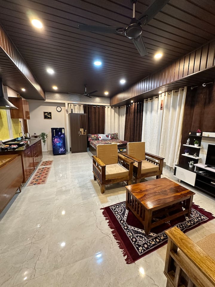 The Cave: A Cozy Studio Near Indiranagar - Bangalore