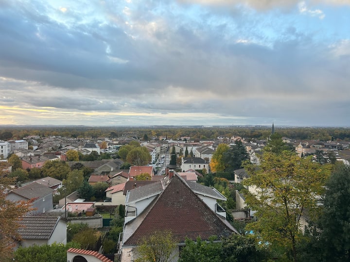 1.	Appartement 70m² Lumineux, Vue Et Proche Gare - Meyzieu