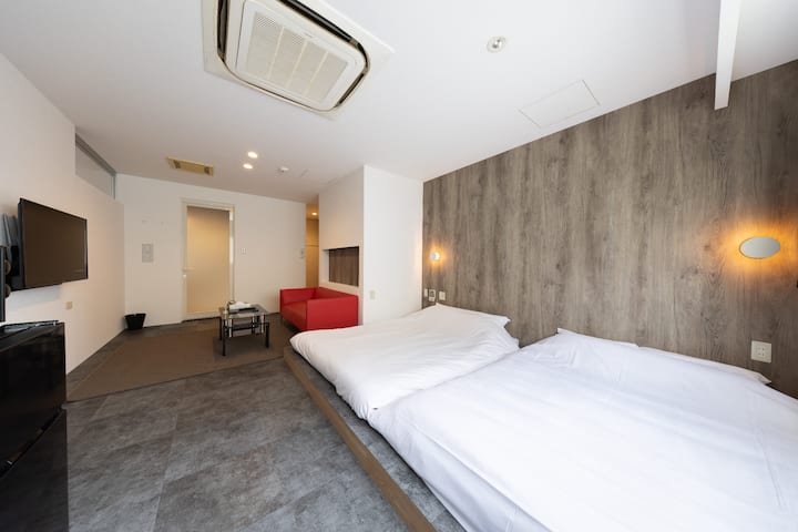 Huntelia Matsuyamaで贅沢ステイ｜ダブルベッド2台・4名ok・電停徒歩5分 - Matsuyama