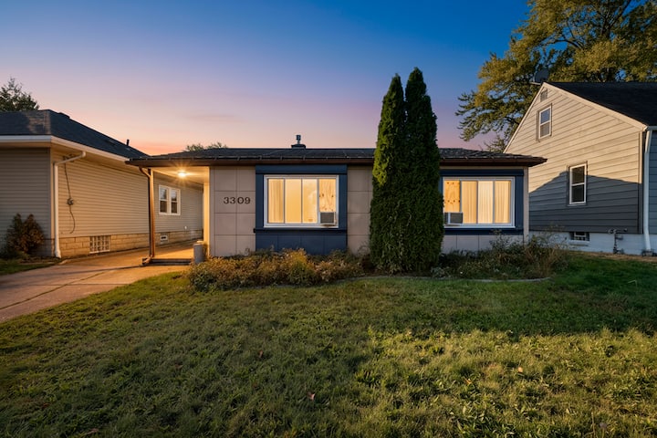 Historic Midcentury Lustron Home • 3br & 2ba - Parma, OH