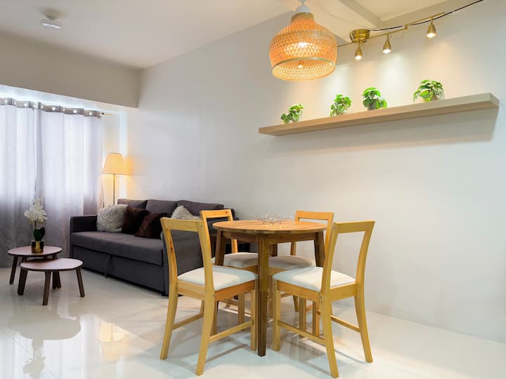 Modern 1br For 10 | Taft East Gate Near Ayala - Cebu