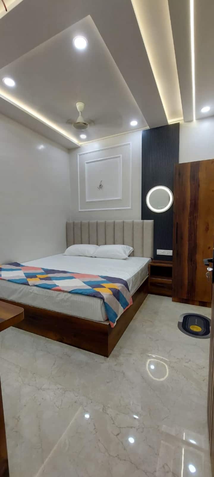 Shree Shivansh Inn Deluxe Room - Varanasi