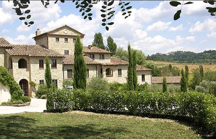 A Retreat Near Montone - Italien