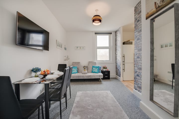 Dockyard Hideaway – Close To Gunwharf! - Portsmouth