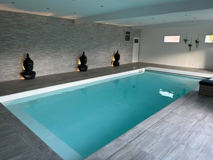 Villa Avec Piscine Intérieure - Redon