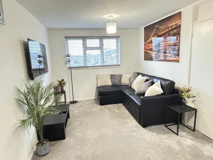 Clean, Comfy, Affordable Short Stays - Stevenage