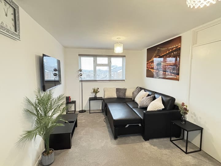 Clean, Comfy, Affordable Short Stays - Stevenage