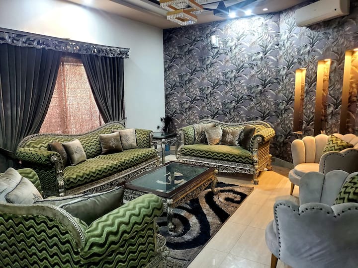 Stylish Furnished Home In Lahore Near Wapda Town - 라호르