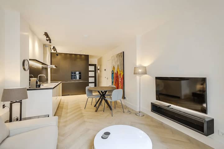 Charming One-bedroom Canal House Apartment - Amsterdam