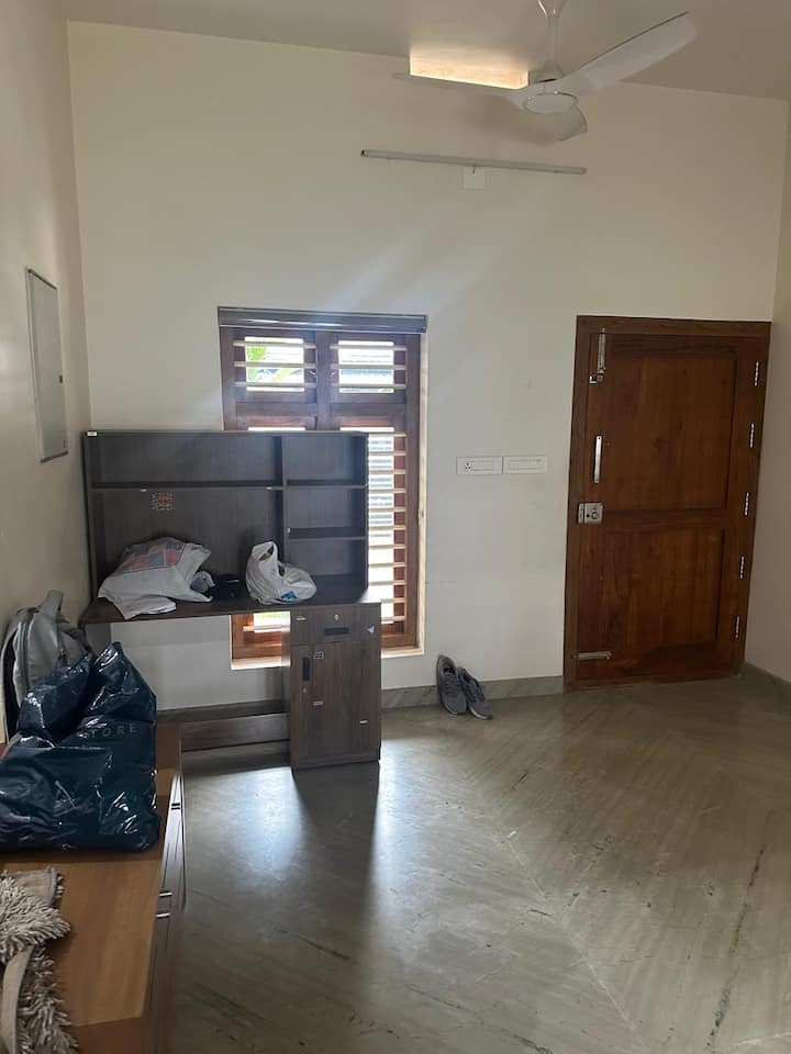 4 Bhk With Attached Bathroom - Perintalmanna