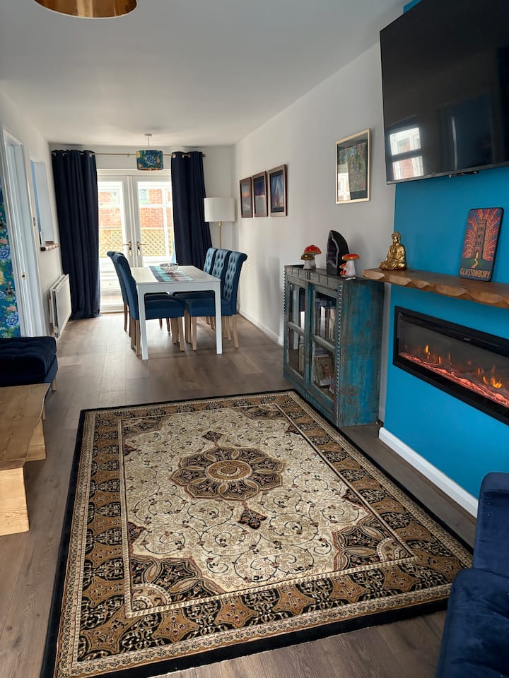 3 Bedroom House In Glastonbury Town - Glastonbury