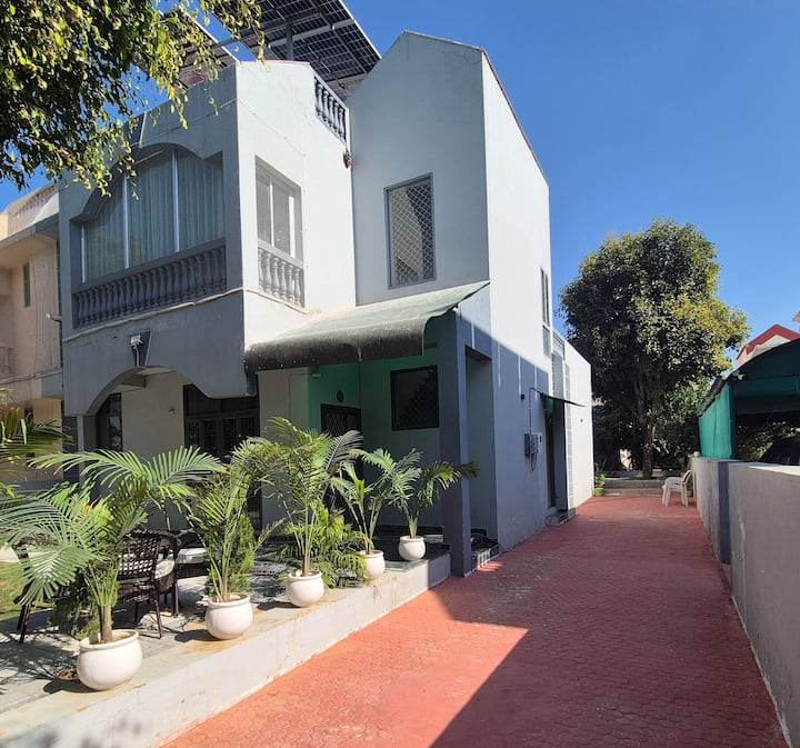 The Palm Villa • Modern Private Villa With Lawn - India