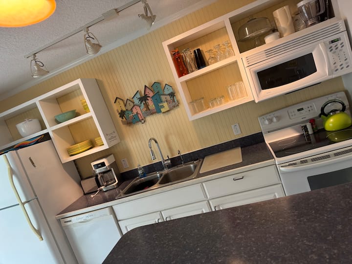 Boutique Hotel Across From Cocoa Beach, Pool - Cocoa Beach, FL