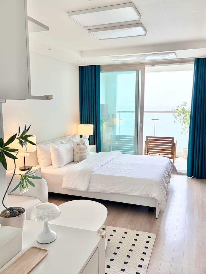 [여유로운 체크아웃]ㅣ바다보이는 침실ㅣ 해변 1분 거리ㅣ중앙시장ㅣ속초ㅣ1층 편의점 - Sokcho-si