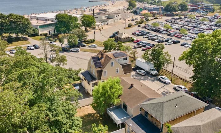 4 Bedroom House Walking Distance To Ocean Beach - Splash Park, Groton