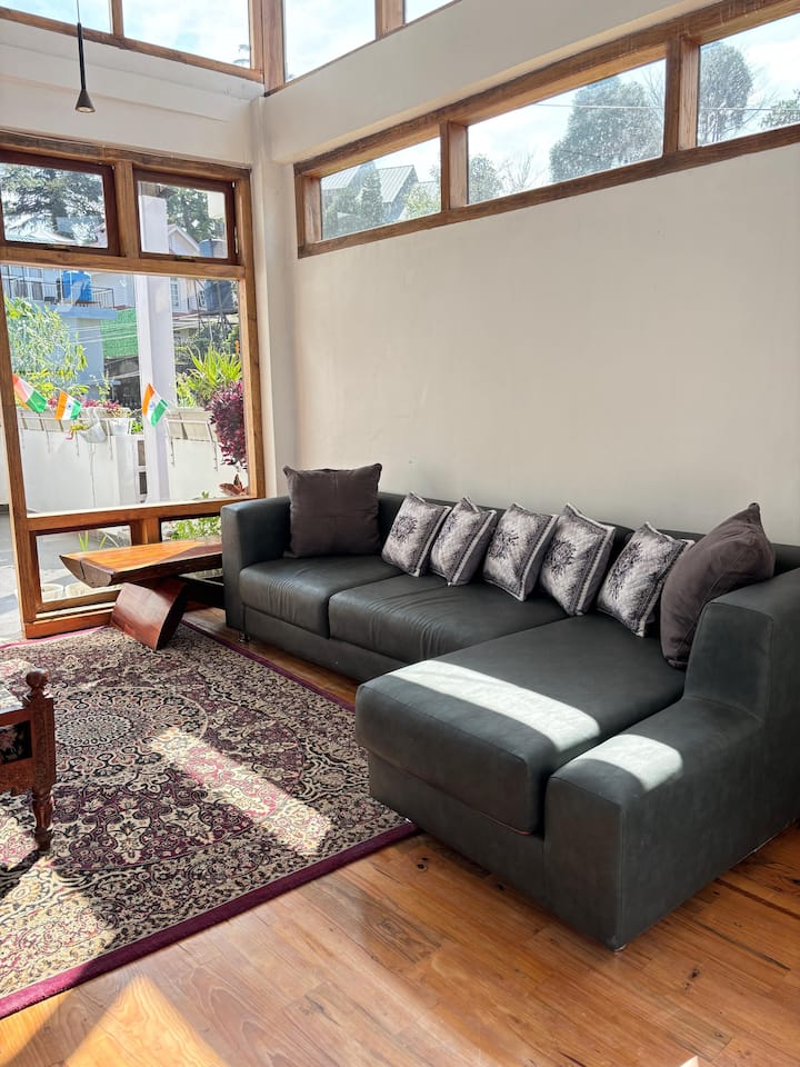 Cozy Modern House - Shillong