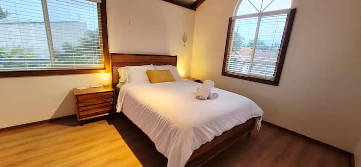 Bright, Modern, Self-contained Studio - Mount Hutton