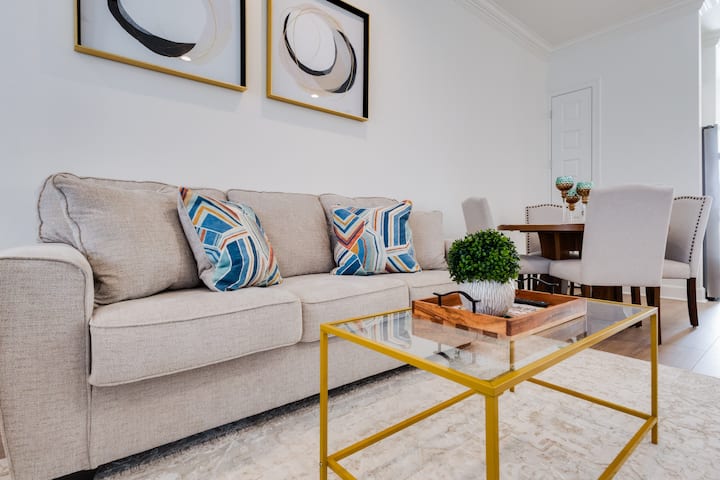 Townhaus 403 | 2br W/ Balcony & Soaking Tub - ラフェイエット, LA