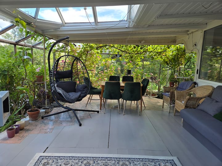 A Stunning 5 Room House In A Beautiful Setting! - Tumba