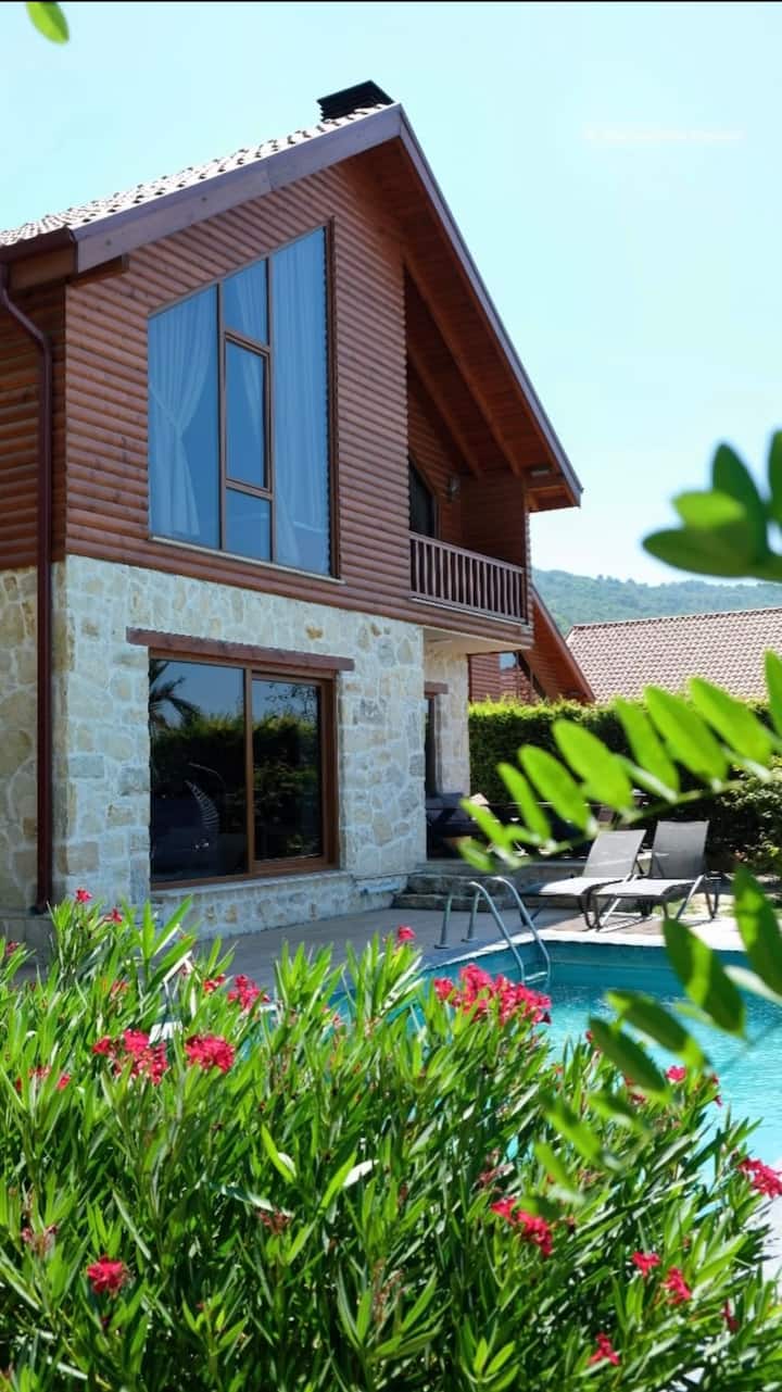 Muhafazakar -Taş Ev- Isıtmalı Havuz - Sapanca