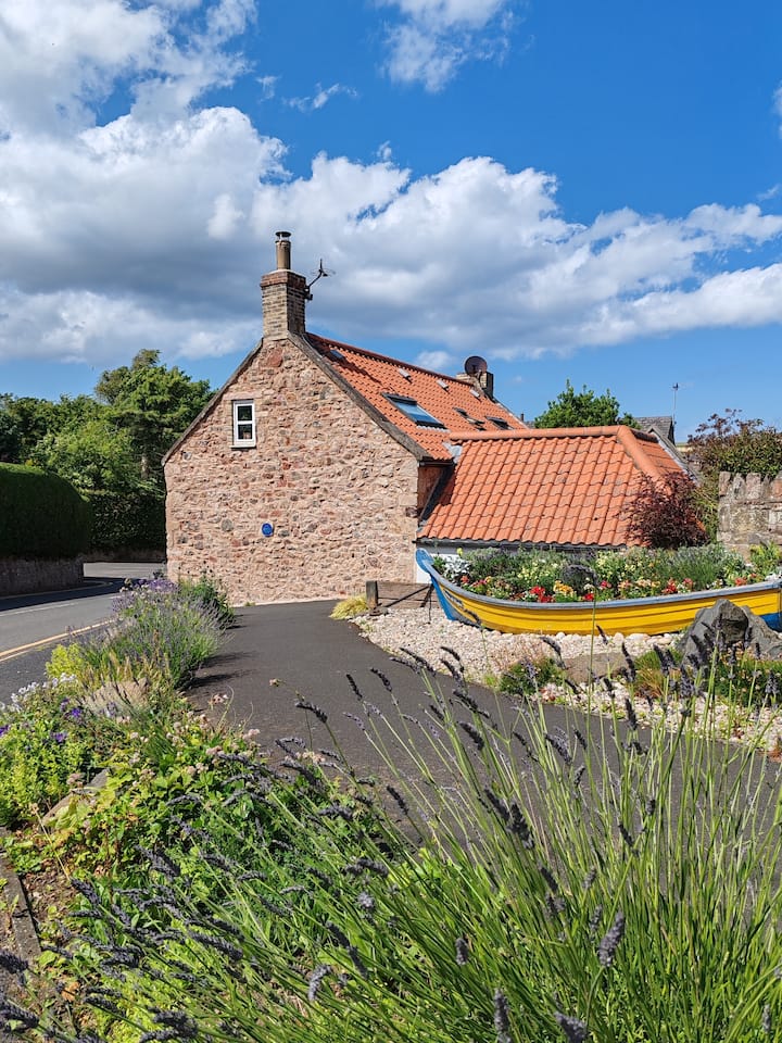 Charming Fisherman's Cottage Built In The 1750s - Saint Abbs