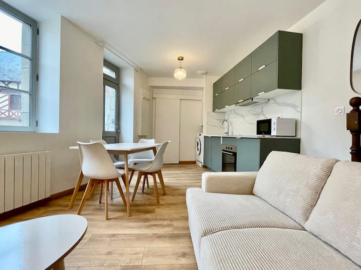 Maison De Ville Au Pied Du Château Et Du Canal - Josselin