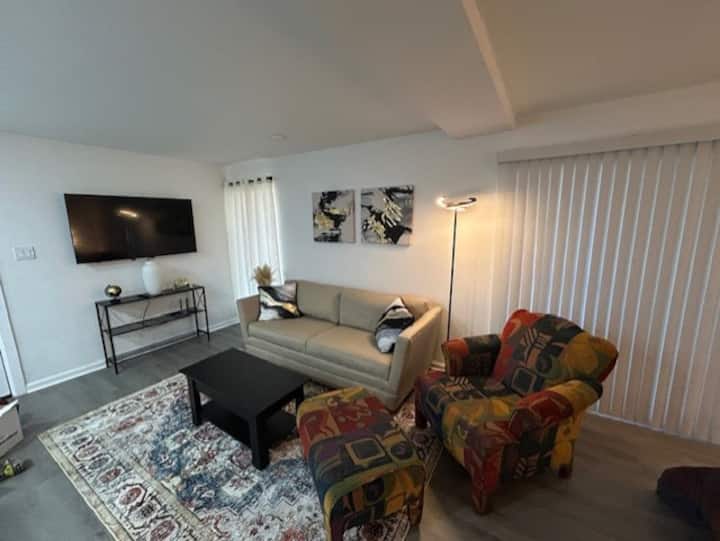 Get Close To Downtown Dallas, Love-field Airport - Dallas