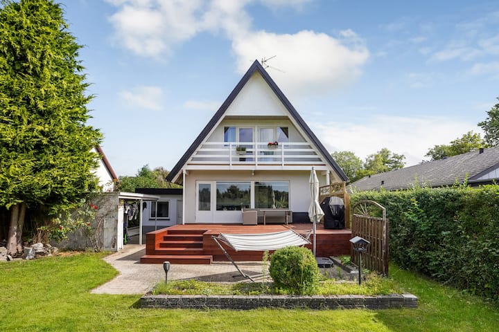 Cozy And Charming Villa In Allesø - Odense
