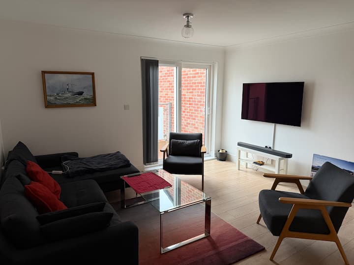 Relaxed And Spacious Flat Ideally Located - 로열 리밍턴 스파