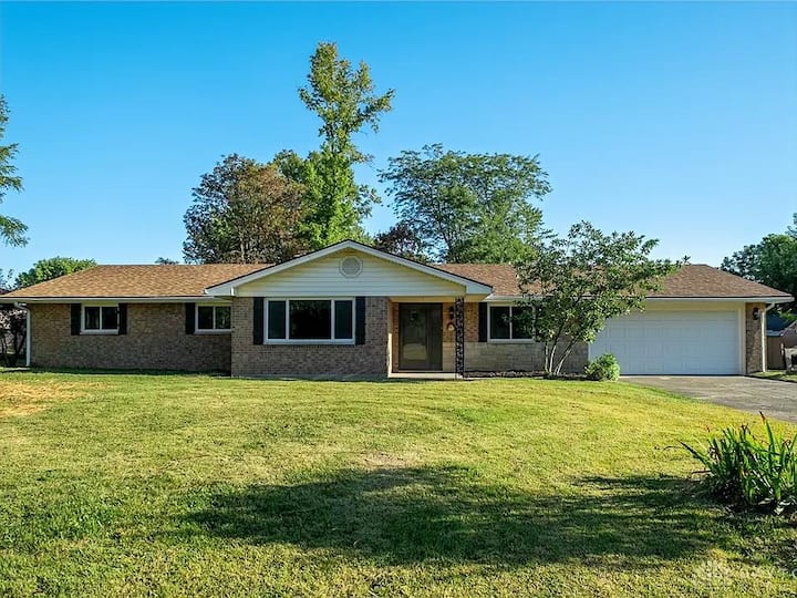 Beautiful Home In Beavercreek. Newly Renovated. - Beavercreek, OH