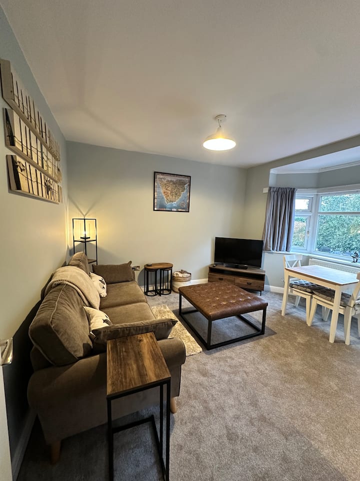 Chic & Cosy Flat, Conveniently Close To Manchester - Altrincham