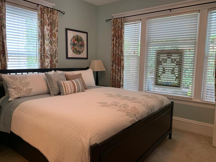 Quiet, Cozy, And Great Views Of The River - Astoria, OR