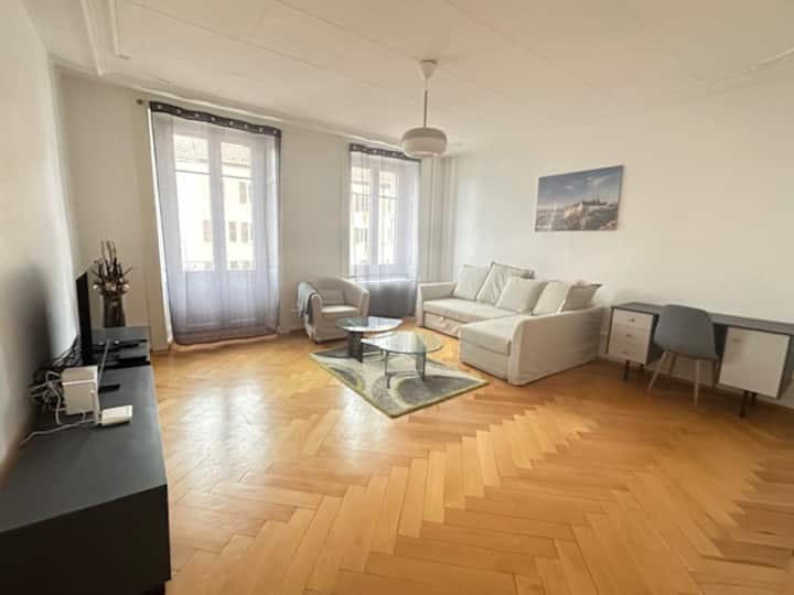 Appartement 2 1/2 Pces Près De La Gare - La Chaux-de-Fonds