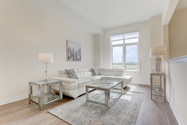 2 Bedrooms And 1 Shared Bathroom In A Large House - Markham