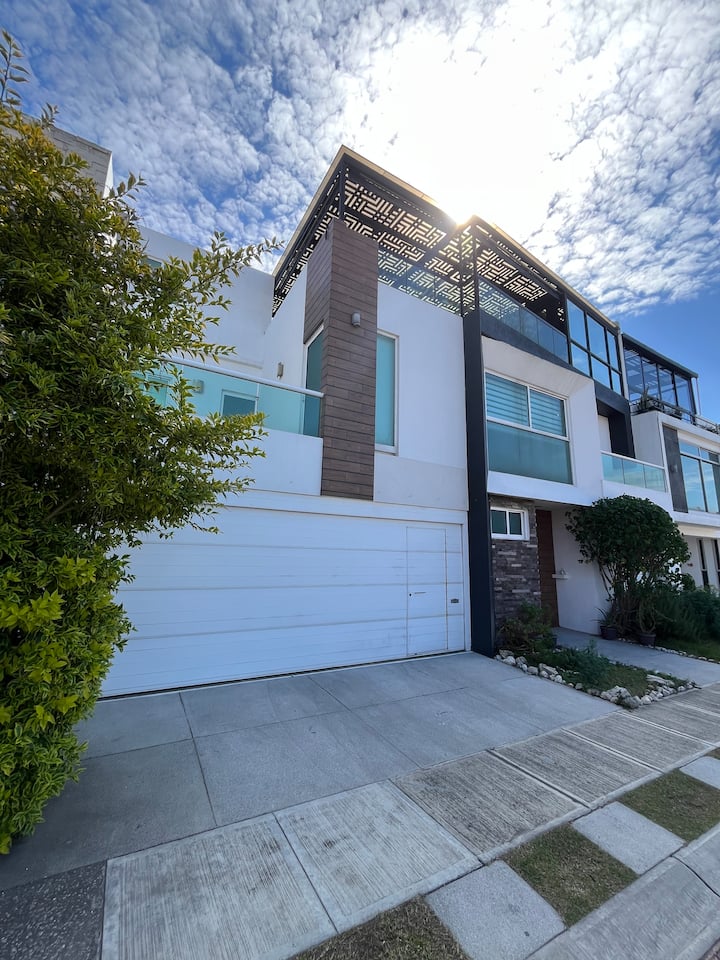 Maverick House - Puebla