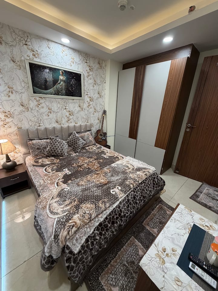 The Loft Of Luxe | Soft & Dreamy | Self Check-in - Zirakpur