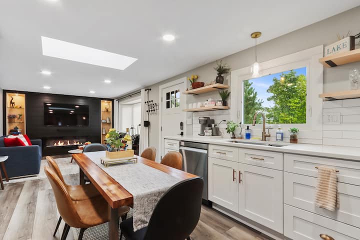 The Brass + Elm Retreat - Lake Geneva, WI