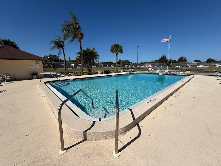2bed 2 Bath Pool Modern Seminole Villa Near Beach - Pinellas Park, FL