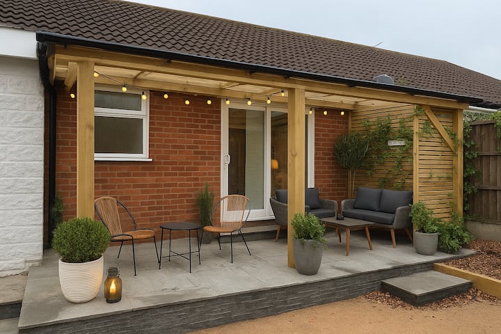 Luxury Modern Home, Log Fire & Outdoor Living. - Sherwood Forest