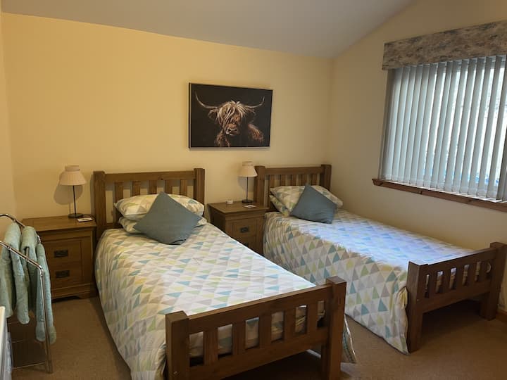 Pet Friendly Holiday Cottage With Log Burner - Elgin