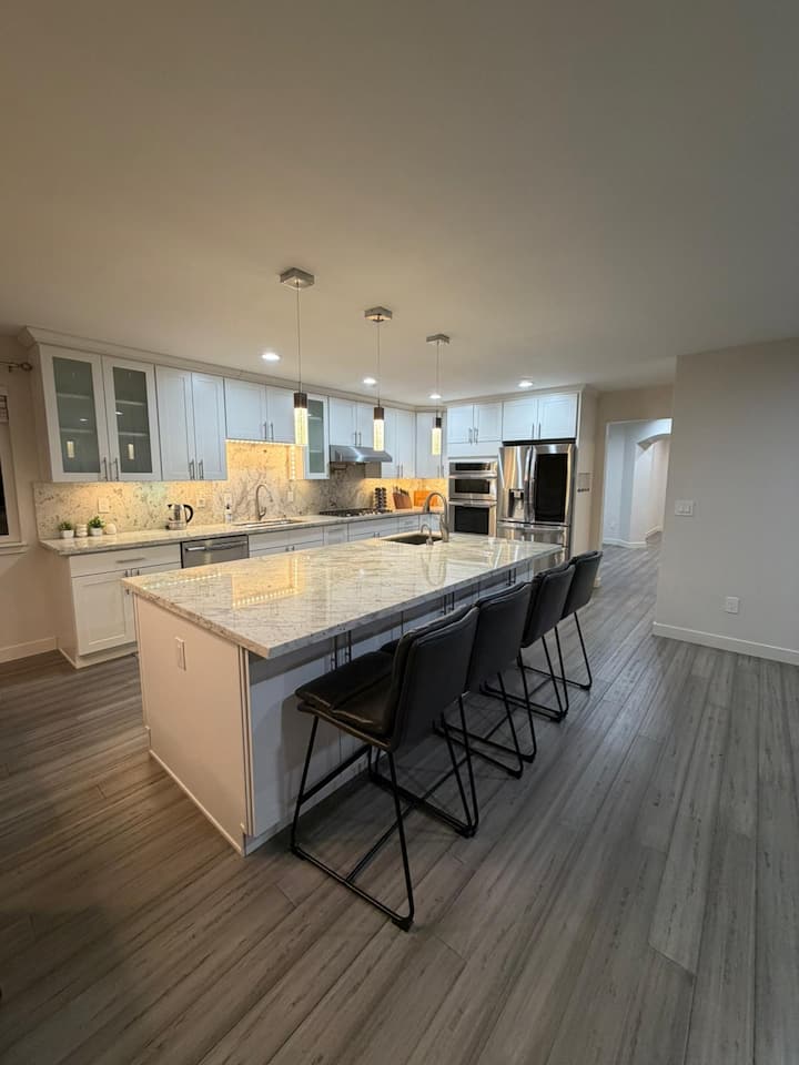 Ultra Lux Redmond | 6 Bedrooms, Sleeps 14 | Ev+ - Lake Marcel, WA