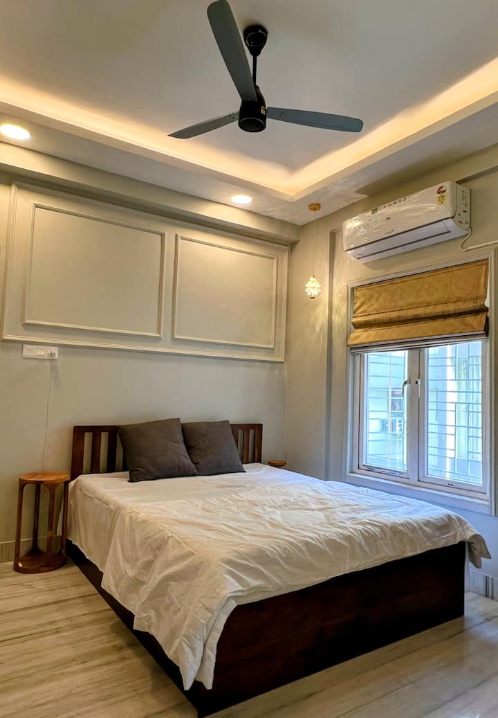 A Refined Boutique Stay Near Gariahat - Sealdah Railway Station